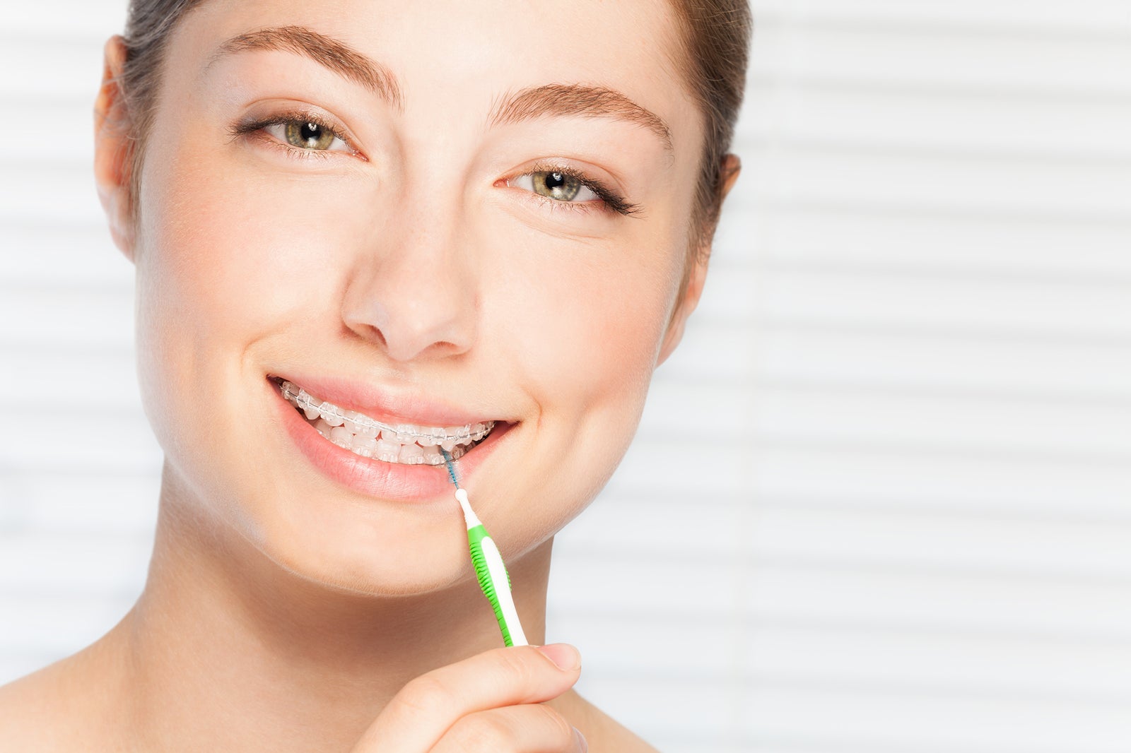How to Use an Interdental Brush: 5 Steps for Success